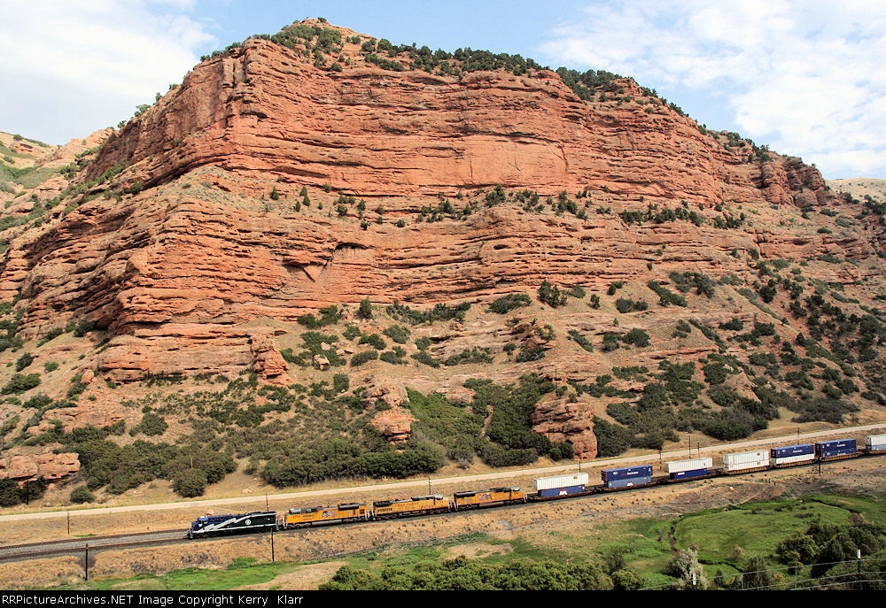 UP 7605 WB through Echo Canyon